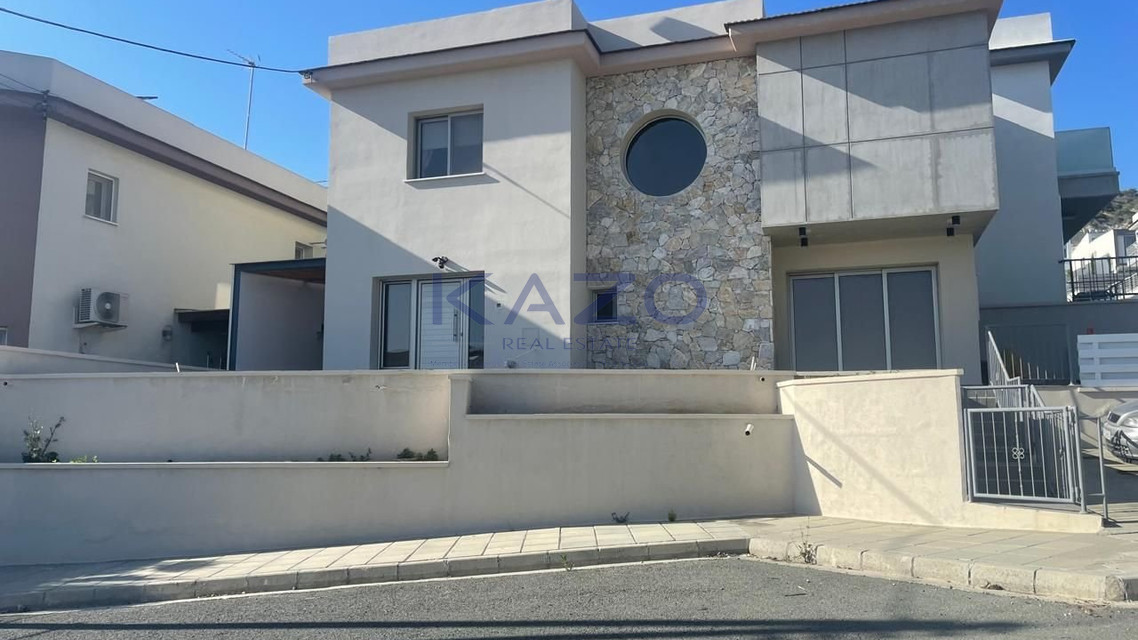 Spacious Semi-Detached House with Three Bedrooms in Palodeia | 26276 ...