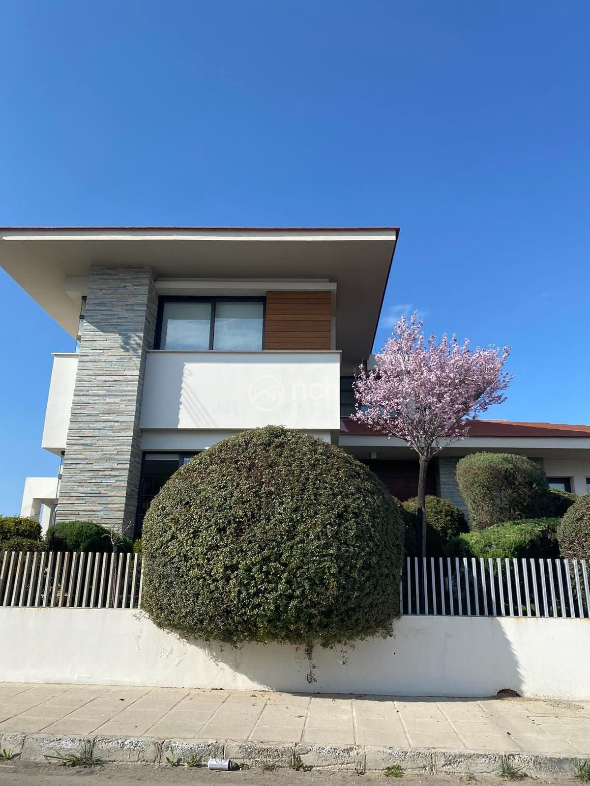 Breathtaking six bedroom house with basement in a quiet area in ...