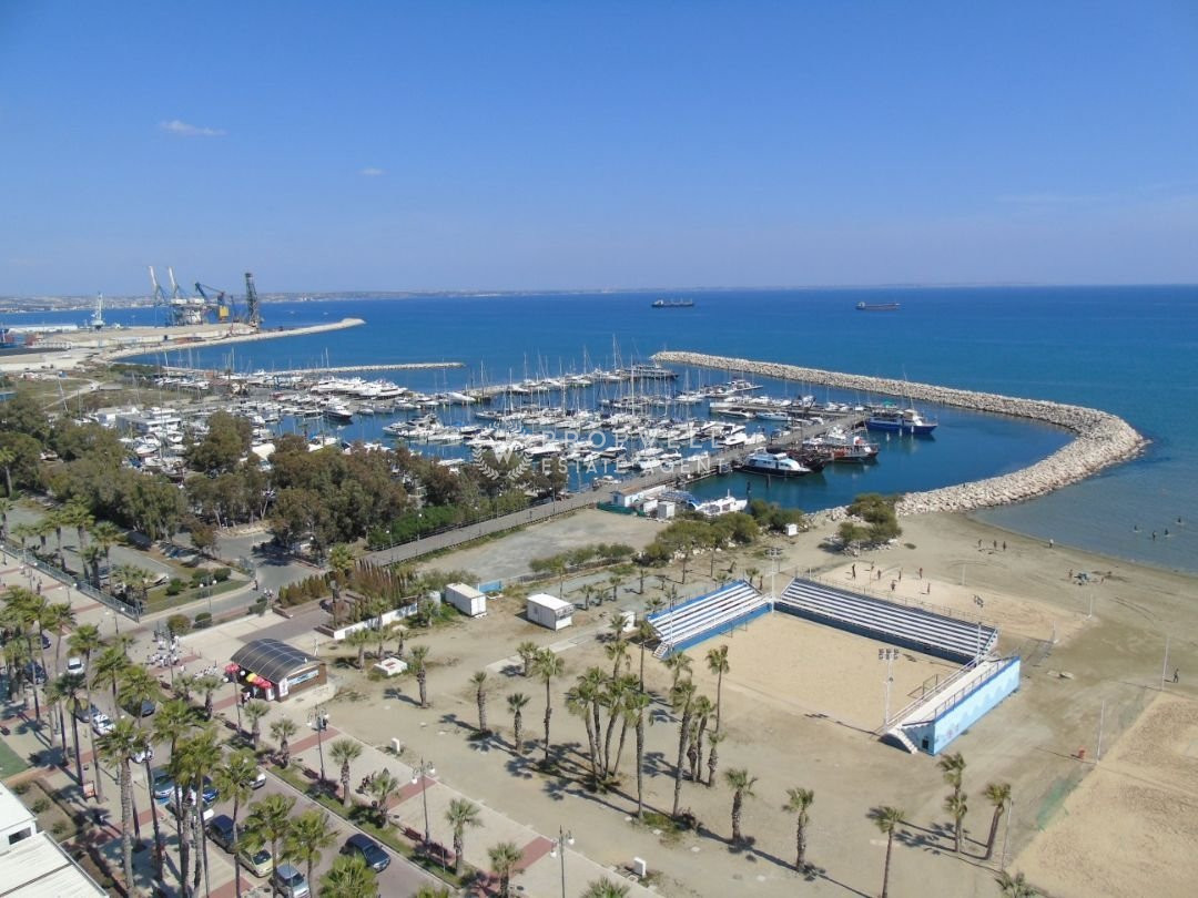 Sea front Duplex Luxury Penthouse with roof top, Finikoudes, Larnaca ...
