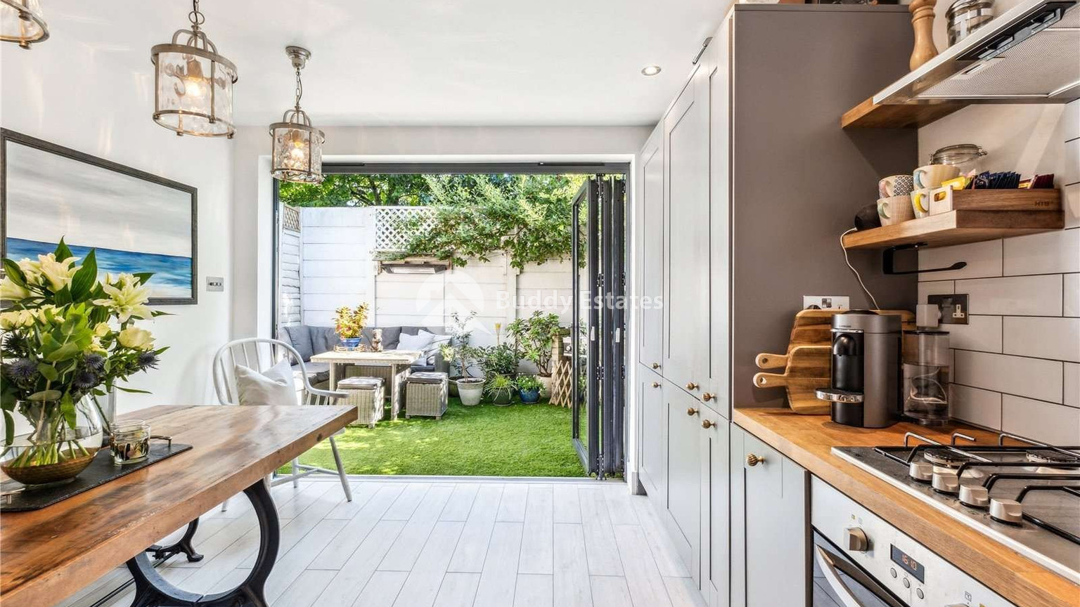 Beautifully presented two bedroom garden flat - Web 4